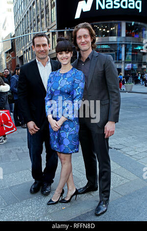 TURN: WASHINGTON'S SPIES, l-r: Ian Kahn (as George Washington), Gentry ...