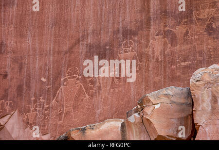 native american petroglyphs carved into cliff wall of buckskin gulch ...