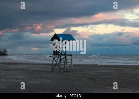 Waiting for summer Lifeguard shack Stock Photo - Alamy