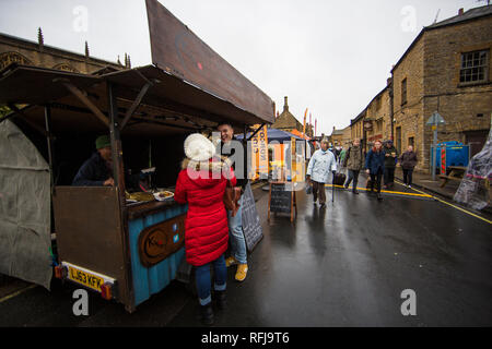 Sherborne, Dorset, UK. 15th October 2018. Members of the public enjoy ...