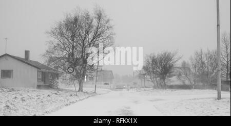 Bad snowy weather (23986606856 Stock Photo - Alamy