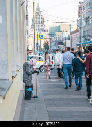 'LADY GRANNY' BEGGAR Stock Photo - Alamy