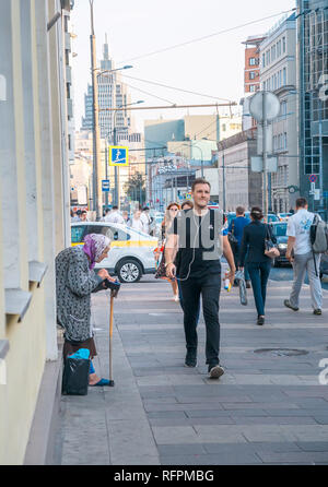 'LADY GRANNY' BEGGAR Stock Photo - Alamy