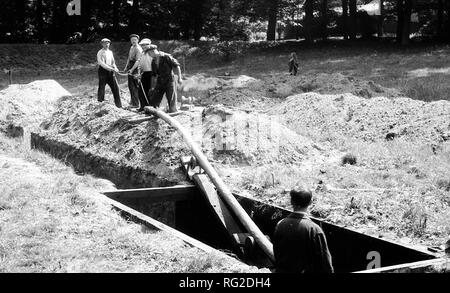 1937 Callender Cables laying High Voltage test cable at KEMA test ...