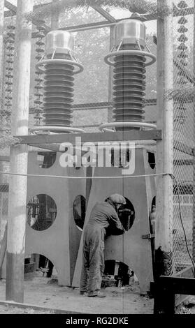 1937 Callender Cables laying High Voltage test cable at KEMA test ...