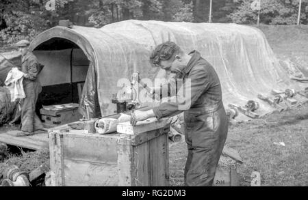 1937 Callender Cables laying High Voltage test cable at KEMA test ...