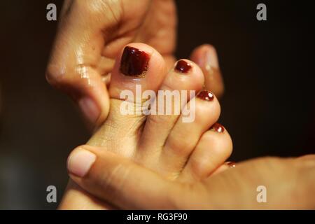 LKA, Sri Lanka : Siddhalepa Ayurveda Resort , Foot massage, oiling ...