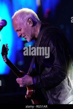 Anaheim, CA, USA. 26th Jan, 2015. Sound Engineer - ED CHERNEY receiving ...
