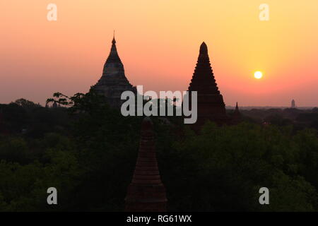 Rising sun in between of the temples in Bagan, Myanmar Stock Photo - Alamy