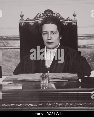 KENT, VICTORIA. POLITICO Y JURISTA ESPAÑOLA. MALAGA 1898-1987 ...