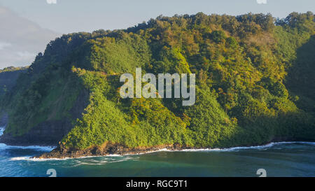 honomanu bay on the popular road to hana drive Stock Photo - Alamy