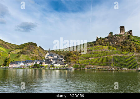 The old town of Beilstein on the Moselle River, Rhineland-Palatinate ...