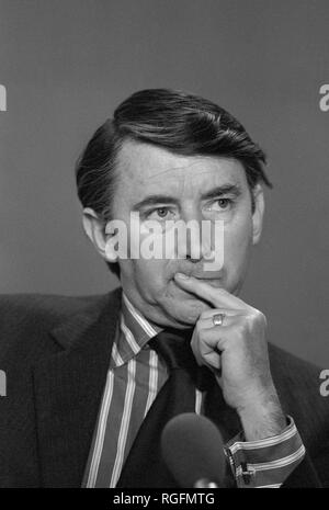 Liberal leader David Steel during his hour long speech at the end of ...