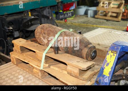 Dud bomb, defusing a World War Bomb at Mayener Ostbahnhof, Mayen ...