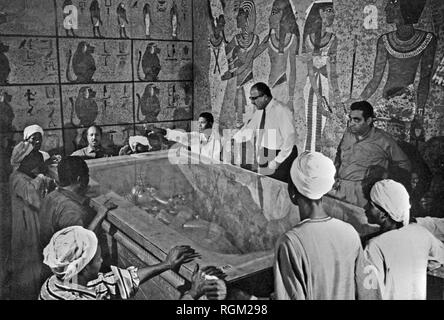 Howard Carter discovered Tutankhamun's tomb in the Valley of the Kings ...