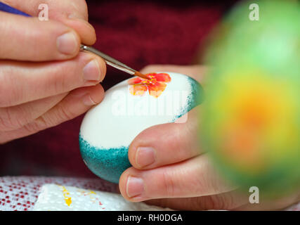 Sandkrug, Germany. 30th Jan, 2019. Christiane Gohlke, artist, shows an ...