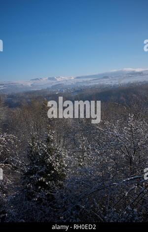 Kinder Scout with New Mills in the foreground viewed from Blackhill ...
