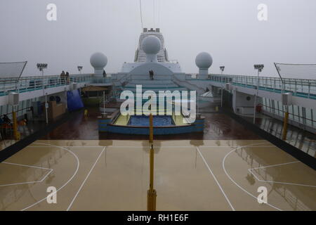 AIDAcara Pool Regen Stock Photo - Alamy