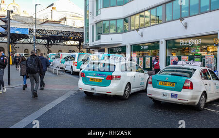 Brighton Station Taxi rank Stock Photo - Alamy