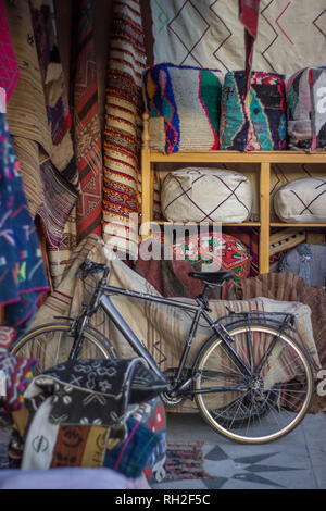 Marrakech inside the medina - moroccan rugs Stock Photo - Alamy