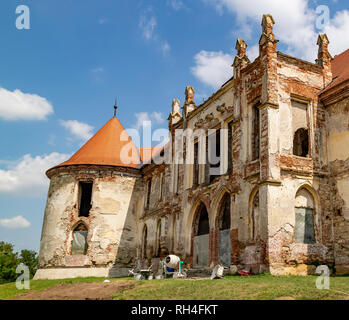 Banffy castle. Bontida village (Bonchida), Romania Stock Photo - Alamy