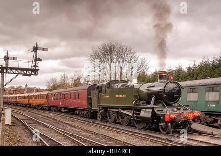 GWR Large Prairie Tank Engine 2-6-2 No. 4160 approaches Bewdley, Severn ...