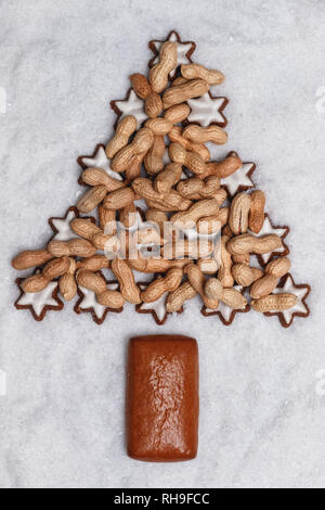 Cinnamon stars, traditional german christmas sweets, gingerbread coated ...