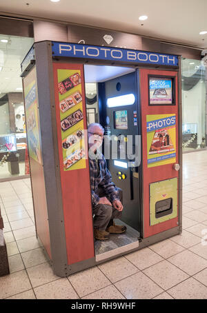 Photo Booth at shopping mall in Florida Stock Photo - Alamy