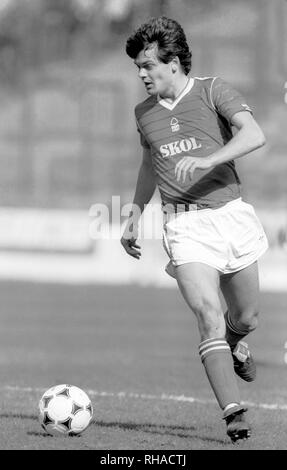 STEVE HODGE NOTTINGHAM FOREST FC 17 December 1990 Stock Photo - Alamy