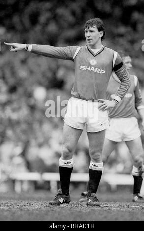 BRYAN ROBSON, MANCHESTER UNITED FC, , 1986 Stock Photo - Alamy