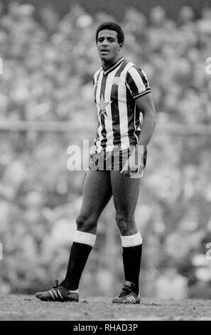 TONY CUNNINGHAM, NEWCASTLE UNITED FC, , 1985 Stock Photo - Alamy