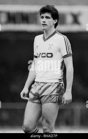 TONY GALE, WEST HAM UNITED FC, , 1985 Stock Photo - Alamy