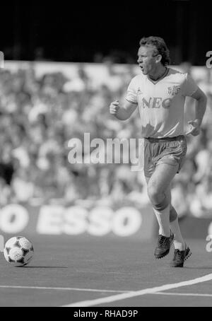 PETER REID, EVERTON FC, , 1985 Stock Photo - Alamy