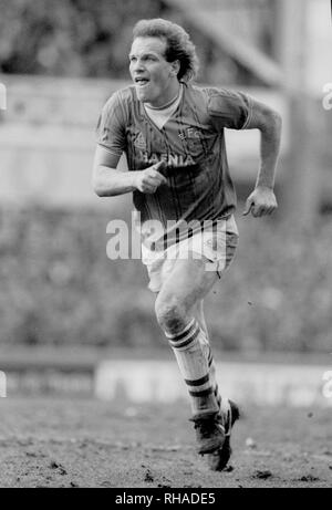 ANDY GRAY, EVERTON FC, , 1985 Stock Photo - Alamy