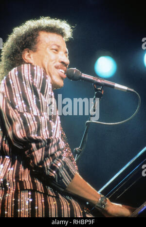 LIONEL RITCHIE American singer, songwriter in 1996 Stock Photo - Alamy