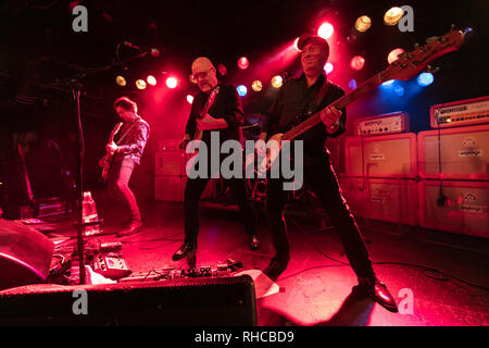 Bob Skeat on bass & Mark Abrahams on guitar Stock Photo - Alamy