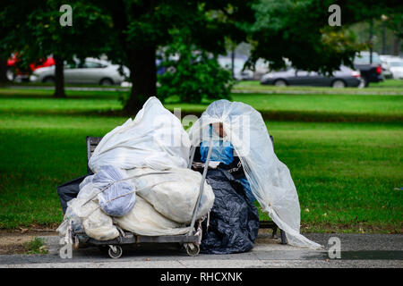 Homeless woman in Washington DC Stock Photo - Alamy