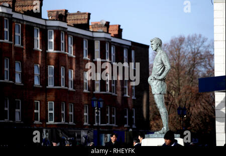 Statue of Peter Osgood at Chelsea Football Club, London Stock Photo - Alamy