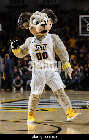Richmond, Virginia, USA. 7th Jan, 2016. COREY DOUGLAS (4) waits to ...
