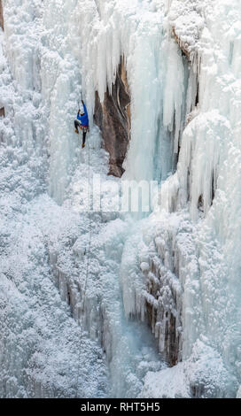 Ice climber Kelly Cordes on a route in Ouray, Colorado Stock Photo - Alamy