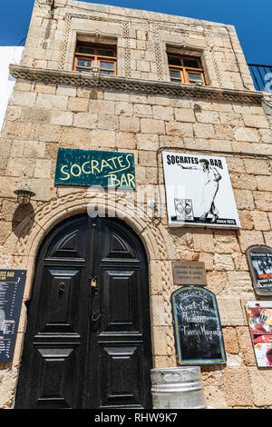 Lindian house bar in Lindos, Rhodes, Greece Stock Photo - Alamy