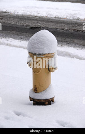 Fire hydrant under the snow Stock Photo - Alamy
