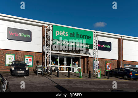 Vets4Pets veterinary surgery and shop front in Rotherham Stock Photo ...
