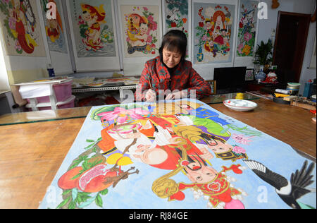 February 5, 2019 - Handan, China - A folk artist draws New Year ...