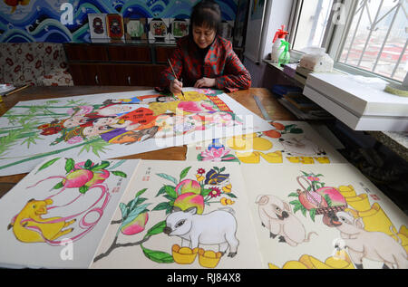 February 5, 2019 - Handan, China - A folk artist draws New Year ...