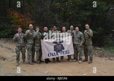 Soldiers from the 19th Special Forces Group (Airborne) arrive at Dugway ...