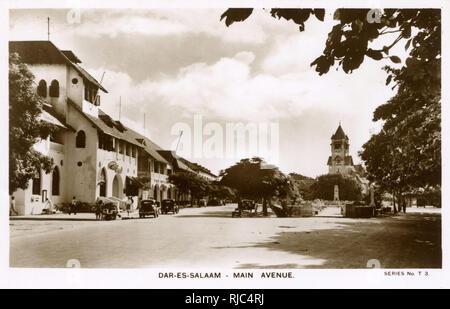 Tanzania, Dar es Salaam, Samora avenue, street scene, department Stock ...