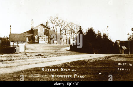 Worcester Park Railway Station, SW London (Surrey Stock Photo - Alamy