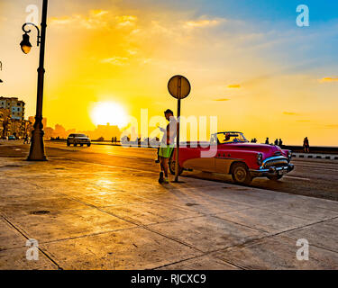 Sunset at seafront promenade in Havana,Cuba. Cityscape tavel for ...