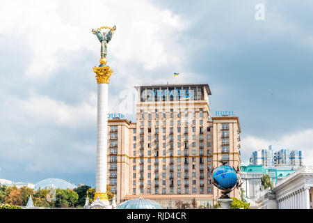 Globus (Globe), Independence Square (Maidan Nezalezhnosti), Kiev ...